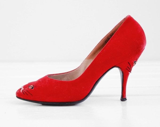 Vintage 1950s Shoes / Cat Face Shoes / Red Suede Pinup Pumps With ...