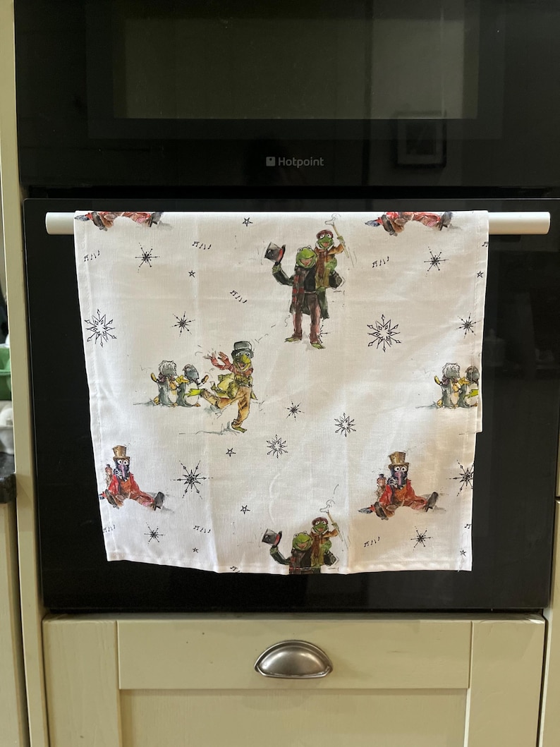 Muppets Christmas Carol 2 Pack Tea Towels: Homeware Featuring Hand ...