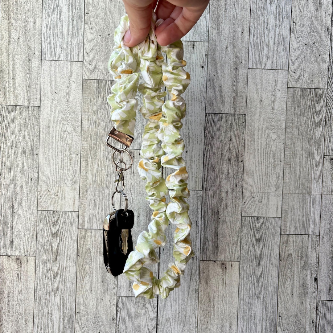 Green Daisy Scrunchie Lanyard: Teacher Badge Holder With Phone Strap - Etsy