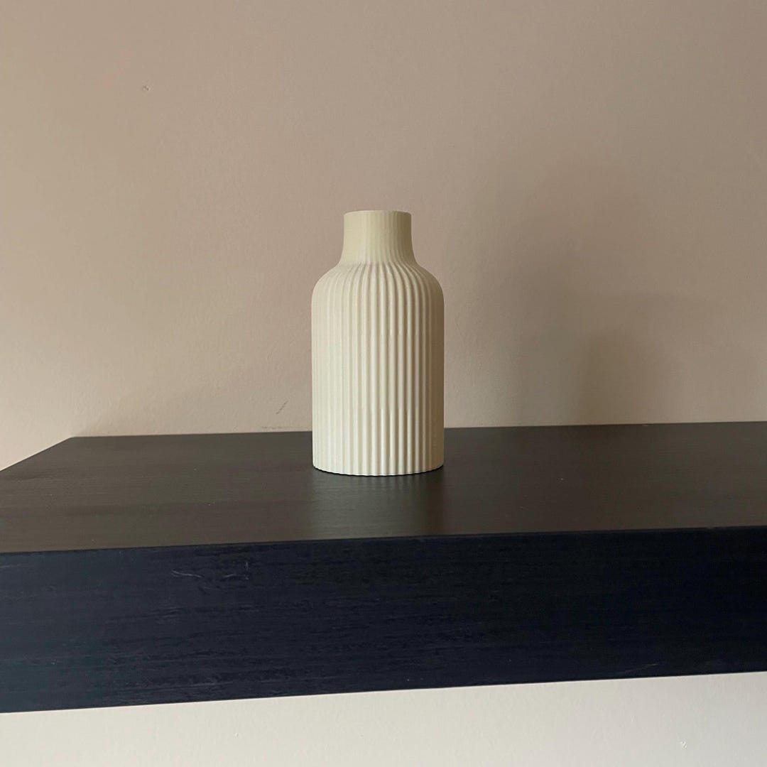 3D Printed Ribbed Vase: Modern Matte Beige PLA Decor (12cm) - Etsy