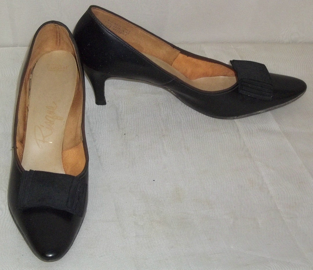 Vintage Risque Shoes Black Leather Pumps 8 AAA Bows - Etsy