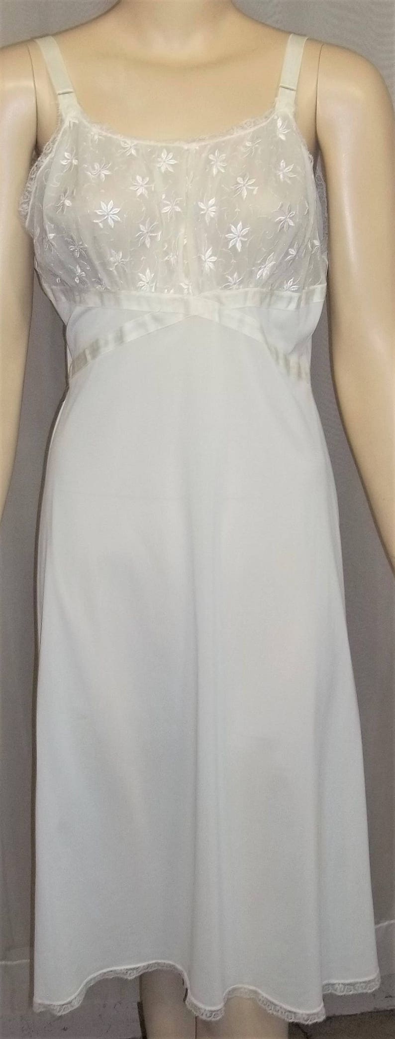 Vintage Seamprufe Embroidered Full Slip 36 White Lace Nylon - Etsy Vintage Seamprufe Embroidered Full Slip 36 White Lace Nylon - Etsy