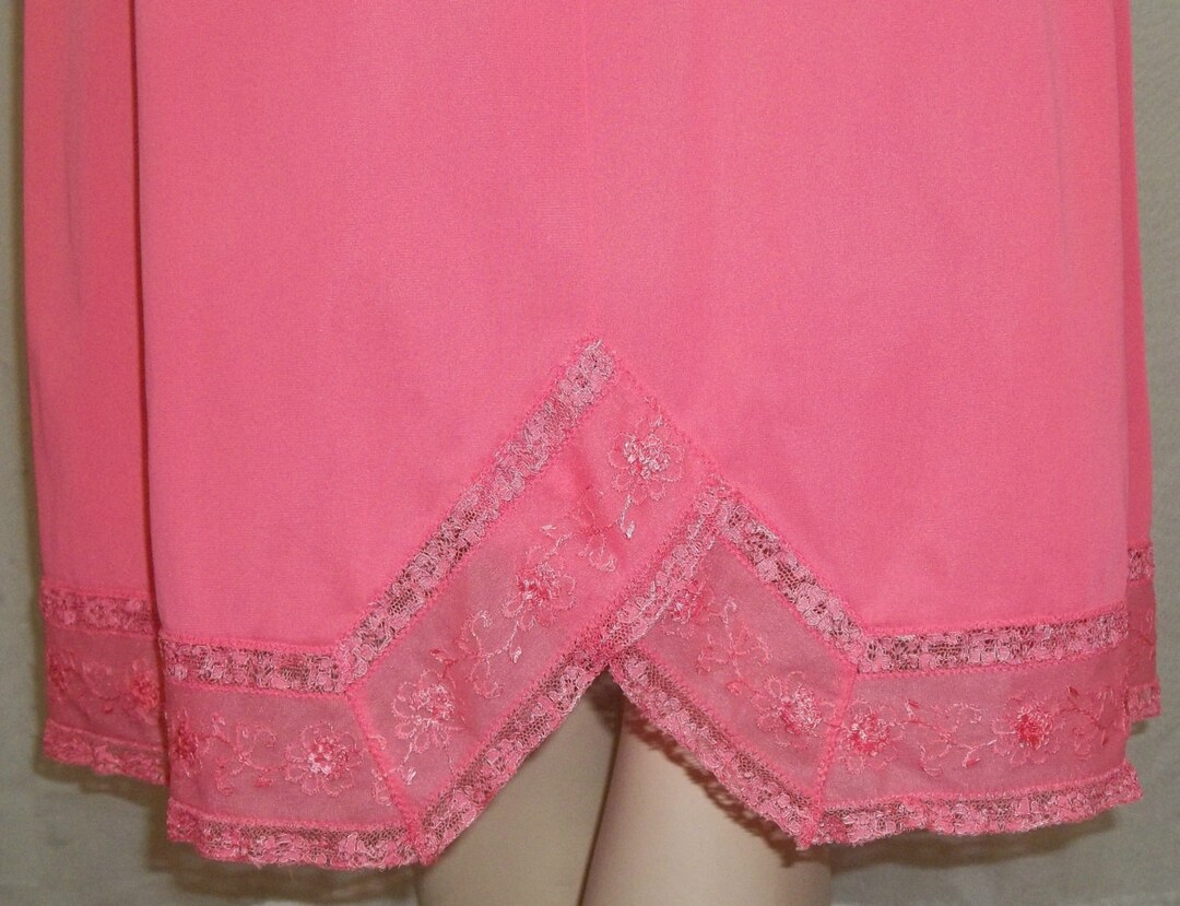 Vintage Salmon Melon Half Slip Medium Large Lacy Lacey Trim - Etsy