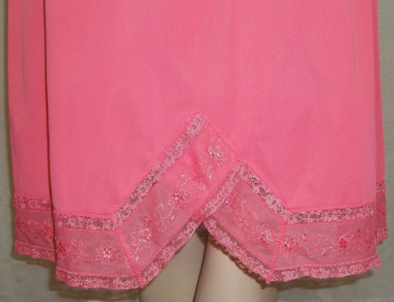 Vintage Salmon Melon Half Slip Medium Large Lacy Lacey Trim - Etsy