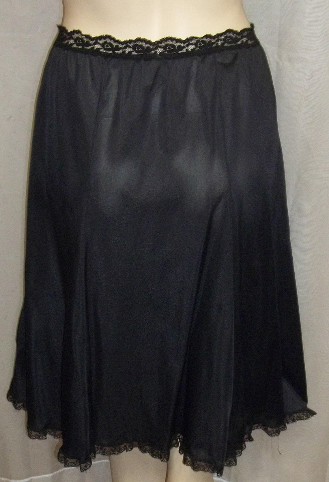 Vintage Olga Secret Hug Lace Waistband Nylon A-line Half Slip Medium ...