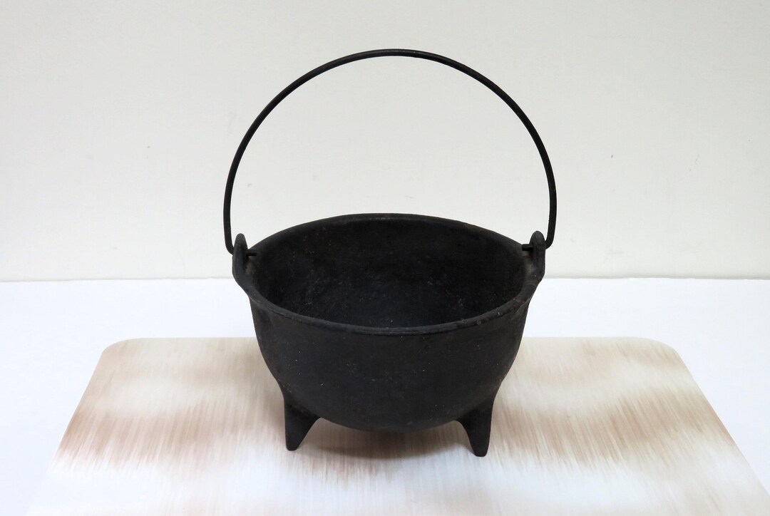Antique Cast Iron Cauldron, Cowboy Kettle, 3-legged Bean Pot, Outdoor ...