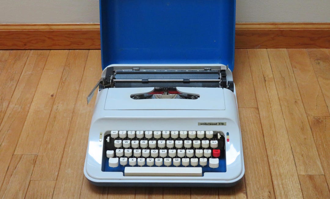 Vintage Manual Typewriter Underwood 378 Portable in Royal Blue Case ...