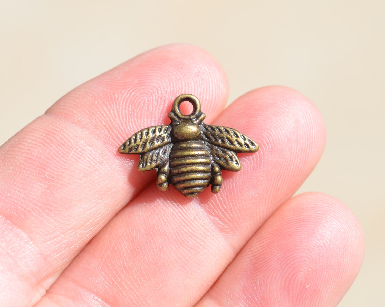 10 Bee Bronze Tone Charms BC6855 | Etsy