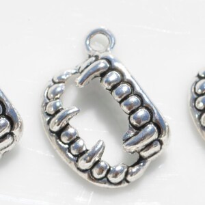 10 Vampire Teeth Silver Tone Charms SC1825 - Etsy