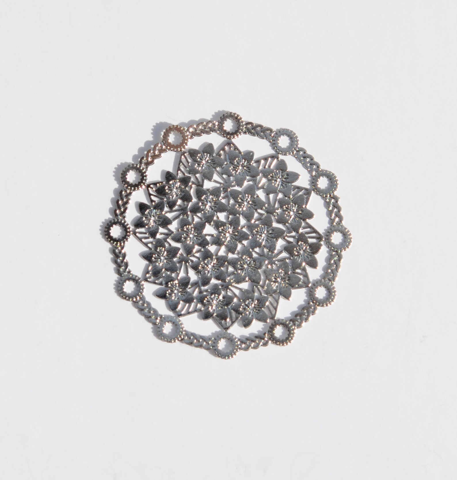 BULK 20 Filigree Round Flower Silvertone Charms SC2951 - Etsy