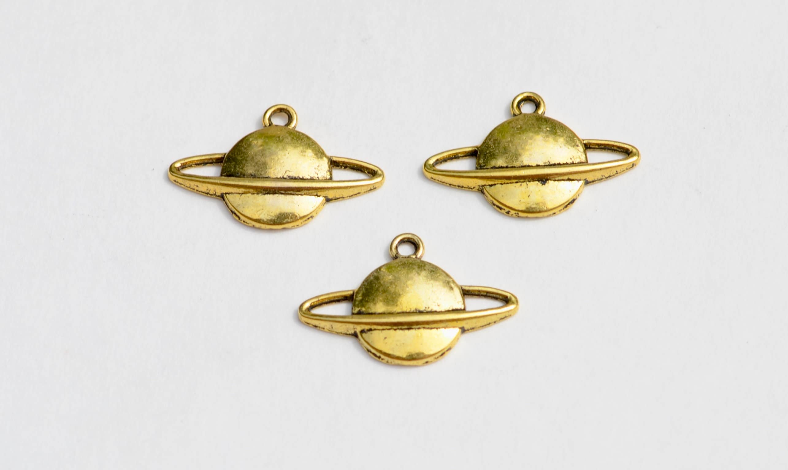 BULK 50 Planet Saturn Gold Tone Charms GC3119 - Etsy