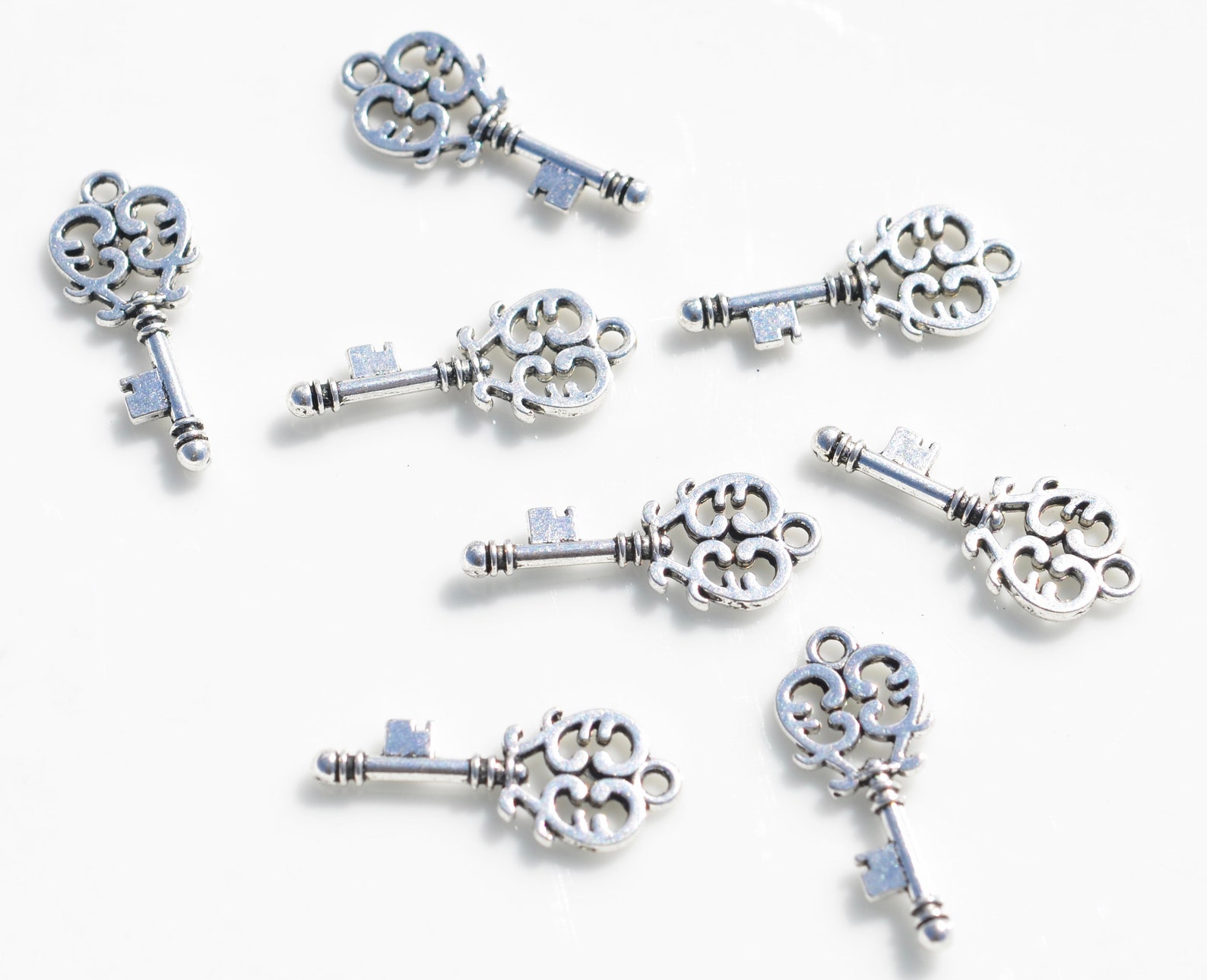 10 Small Skeleton Key Silver Tone Charms SC5437 | Etsy