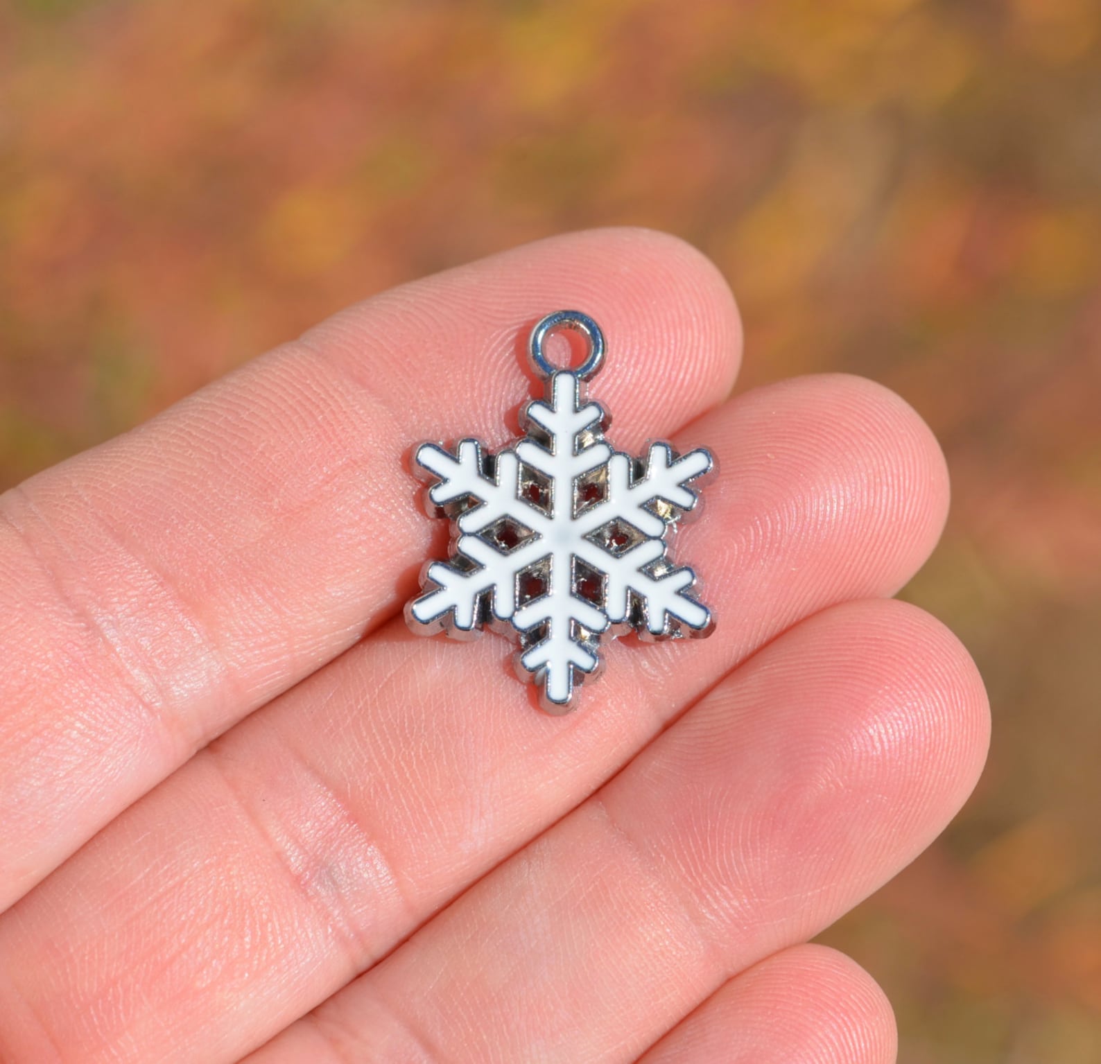 BULK 20 Silver and White Enamel Snowflake Charms SC4007 - Etsy