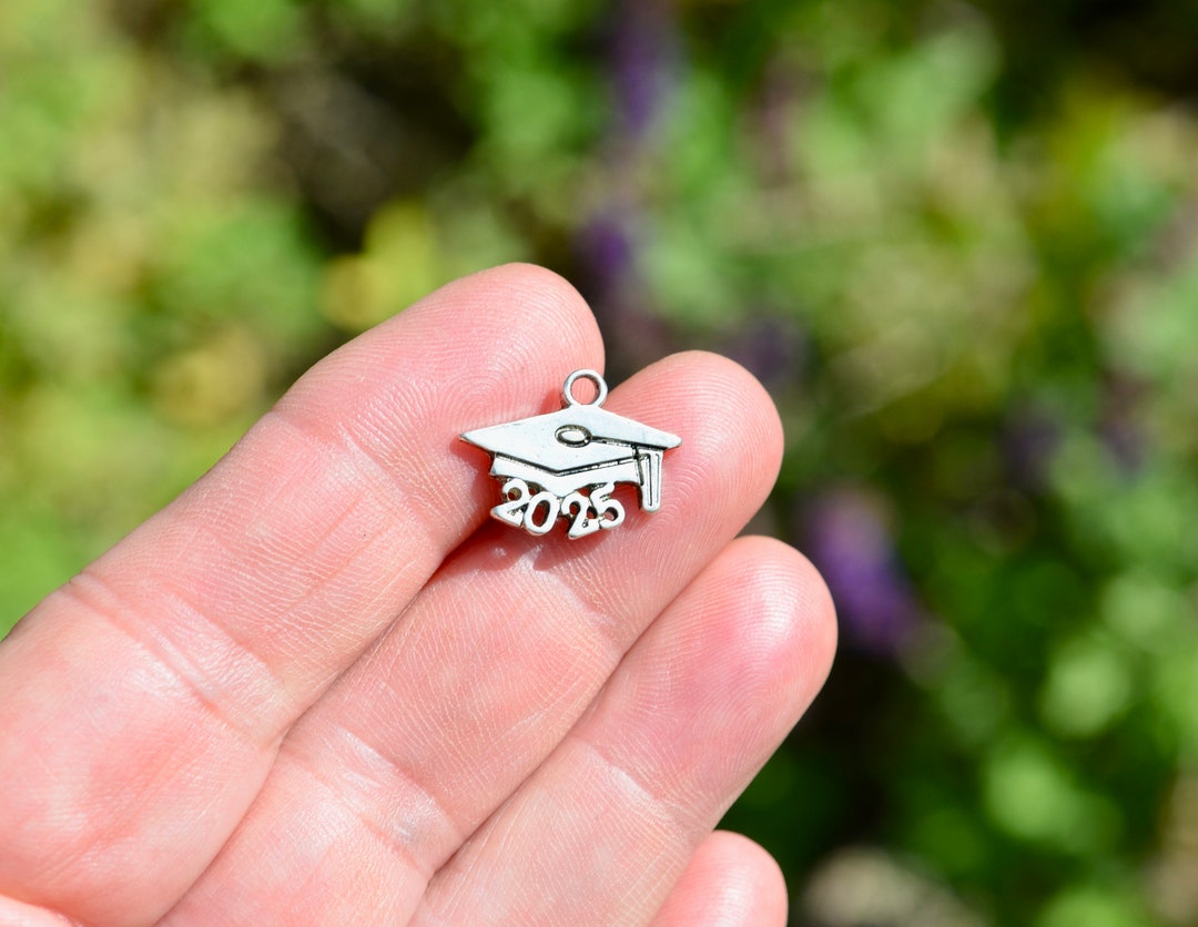 5 Graduation Cap 2025 Silver Tone Charms SC5854 - Etsy