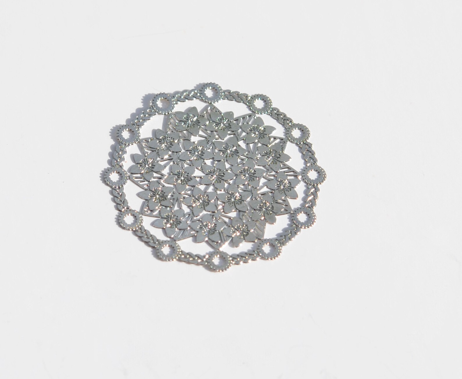 BULK 20 Filigree Round Flower Silvertone Charms SC2951 - Etsy