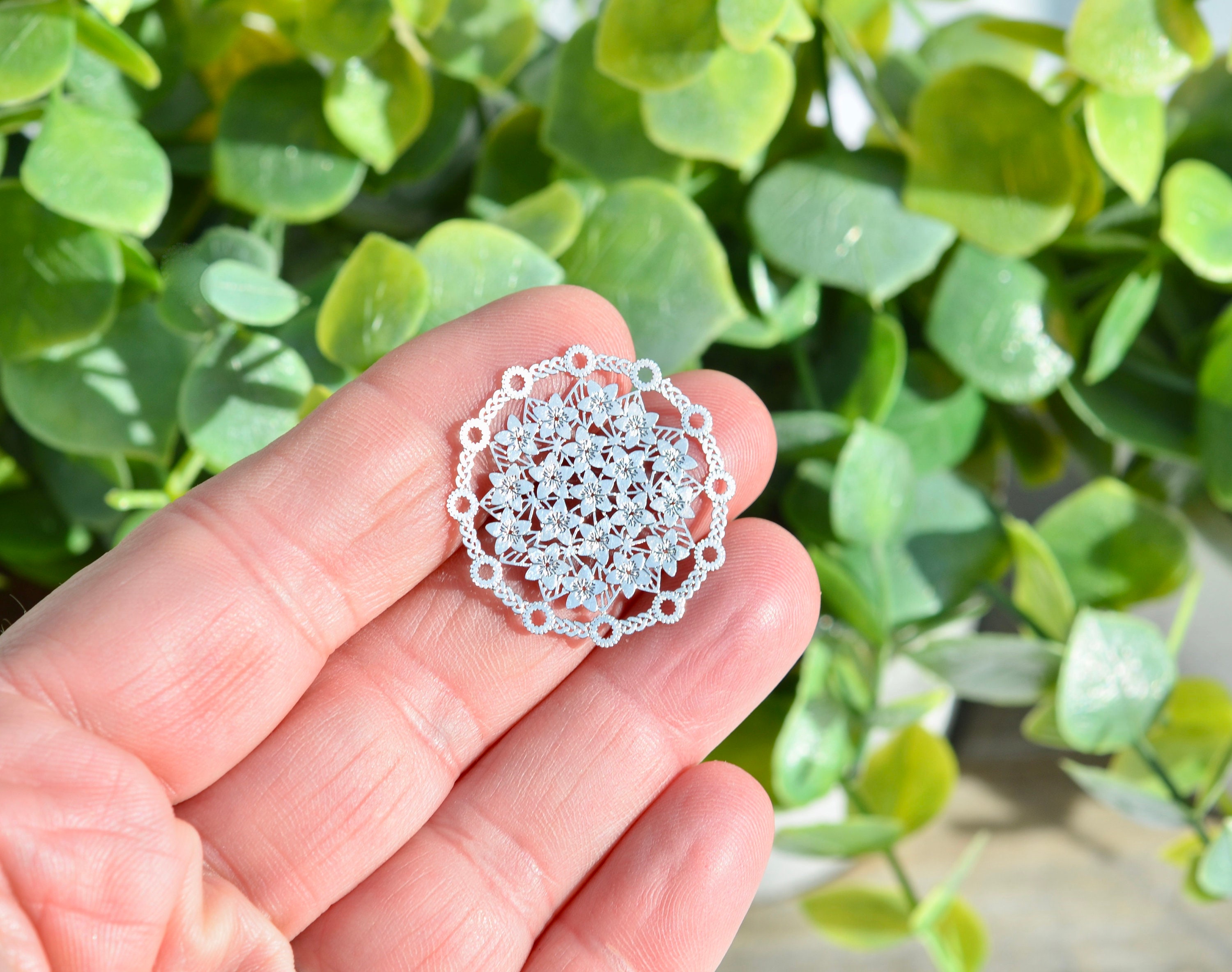 5 Filigree Round Flower Silver Tone Charms SC2928 | Etsy