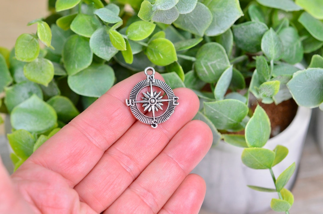 BULK 25 Compass Silver Tone Charms SC5907 - Etsy