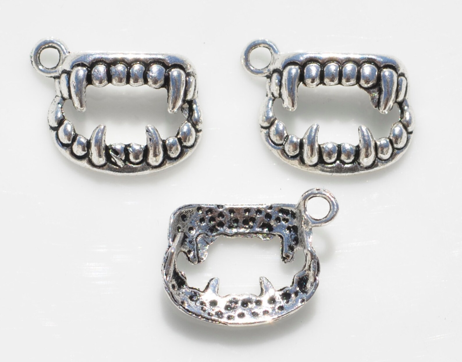 10 Vampire Teeth Silver Tone Charms SC1825 - Etsy