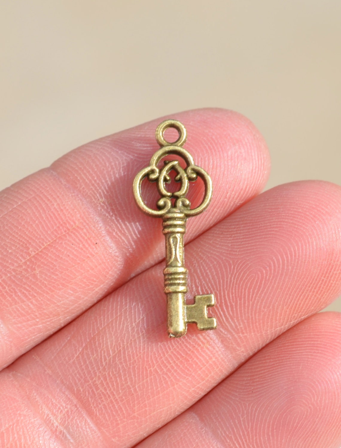 10 Skeleton Key Bronze Tone Charms BC3207 | Etsy