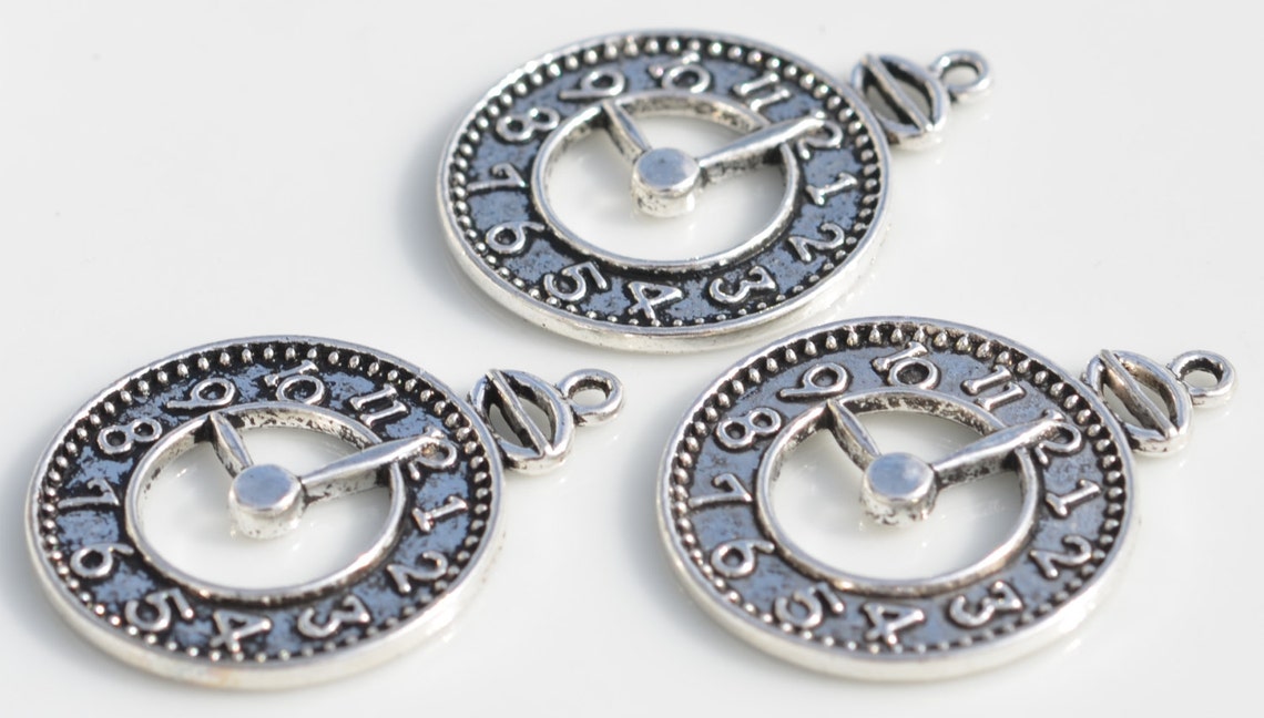 BULK 20 Clock Silver Tone Charms SC6013 - Etsy
