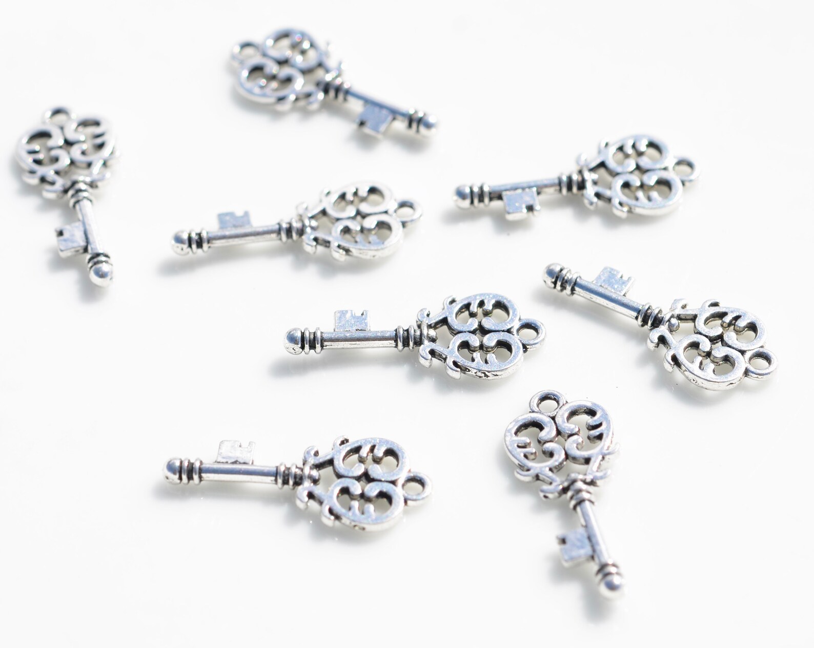 10 Small Skeleton Key Silver Tone Charms SC5437 | Etsy