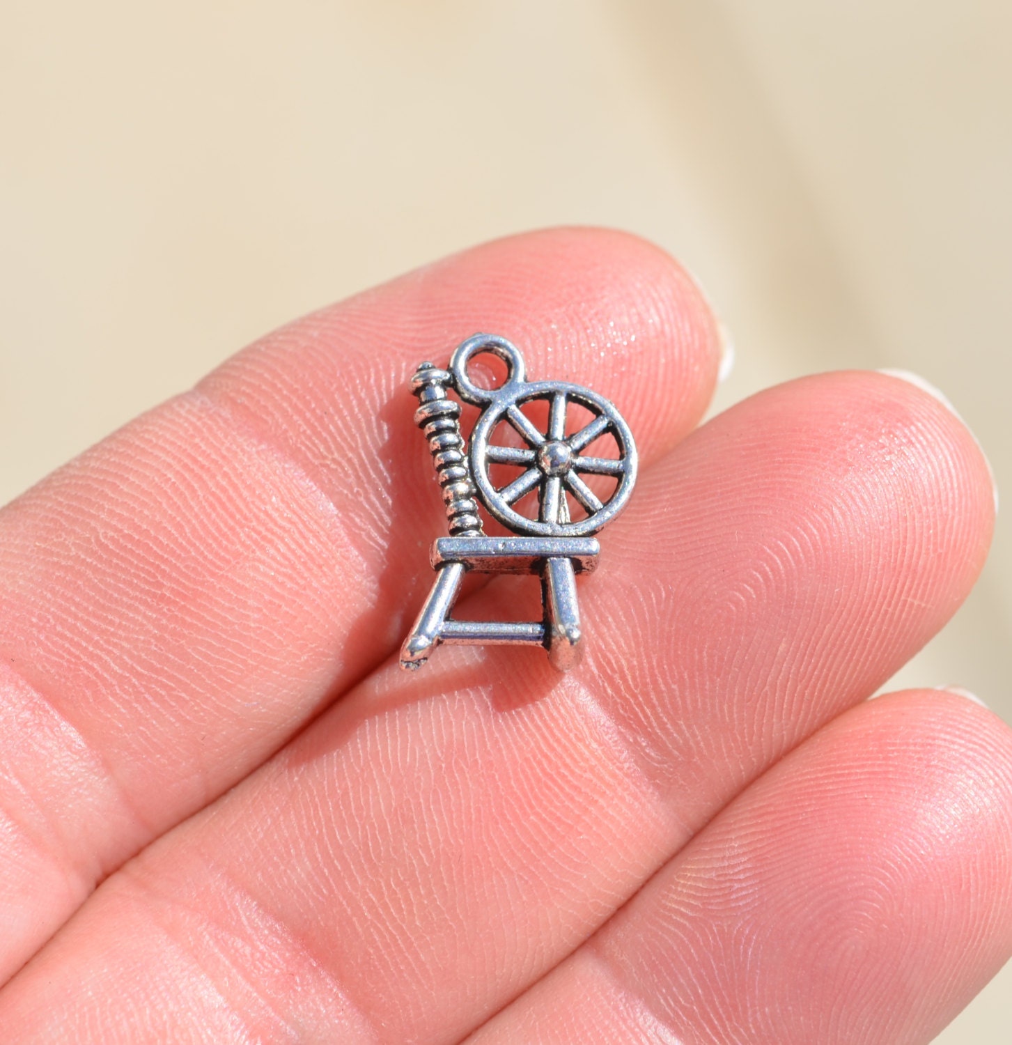 BULK 50 Spinning Wheel 3D Silver Tone Charms SC4070 - Etsy