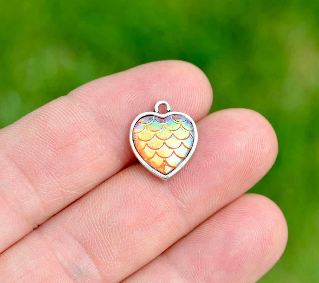 1 Mermaid Fish Scale or Dragon Scale Heart Charm SC3946 - Etsy