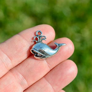 5 Whale Silver Tone Charms SC5407 - Etsy