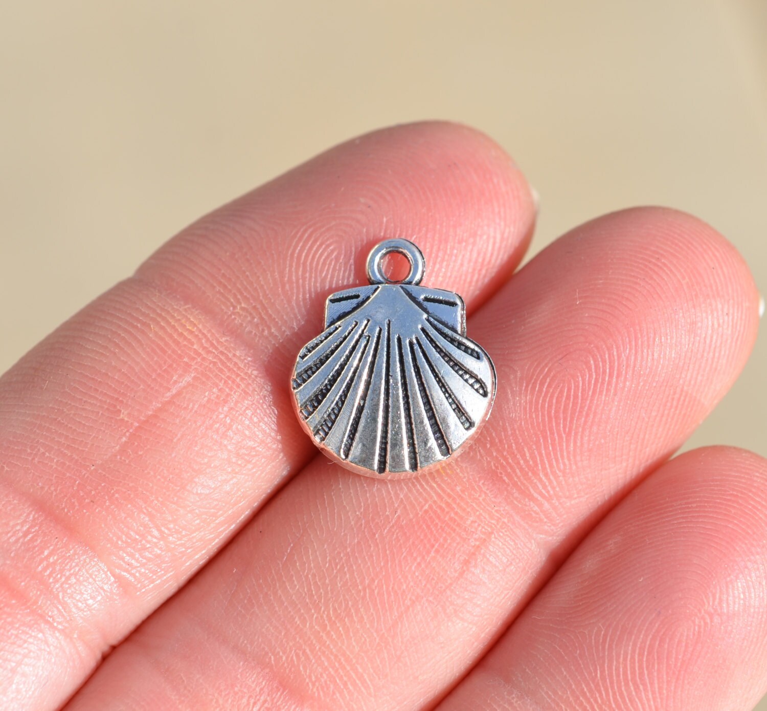 10 Seashell Silver Tone Charms SC3227 - Etsy