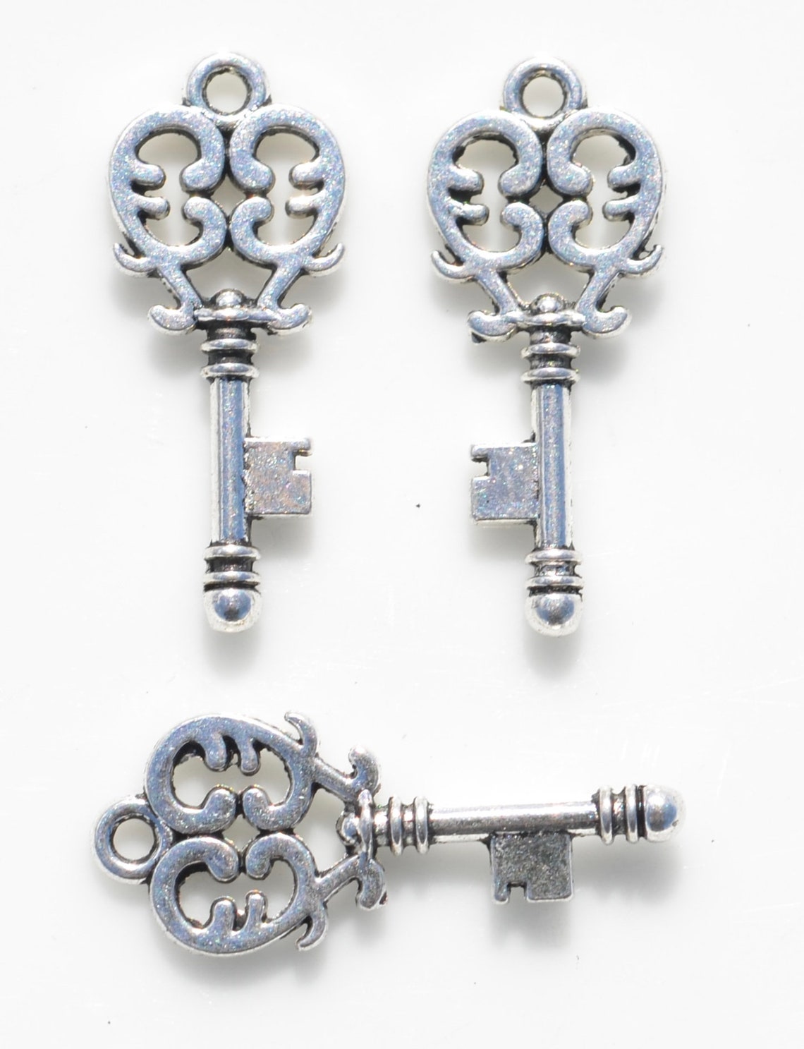 10 Small Skeleton Key Silver Tone Charms SC5437 | Etsy