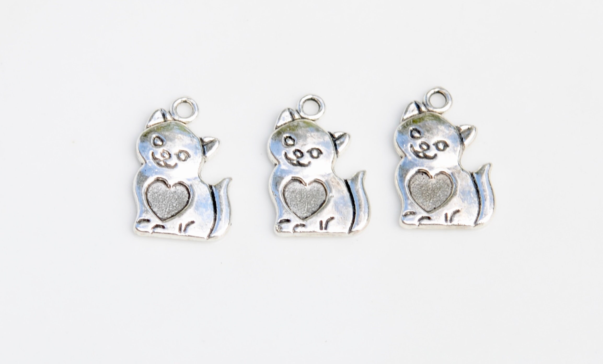 1 Cat with a Heart Silver Tone Charm SC1447 | Etsy