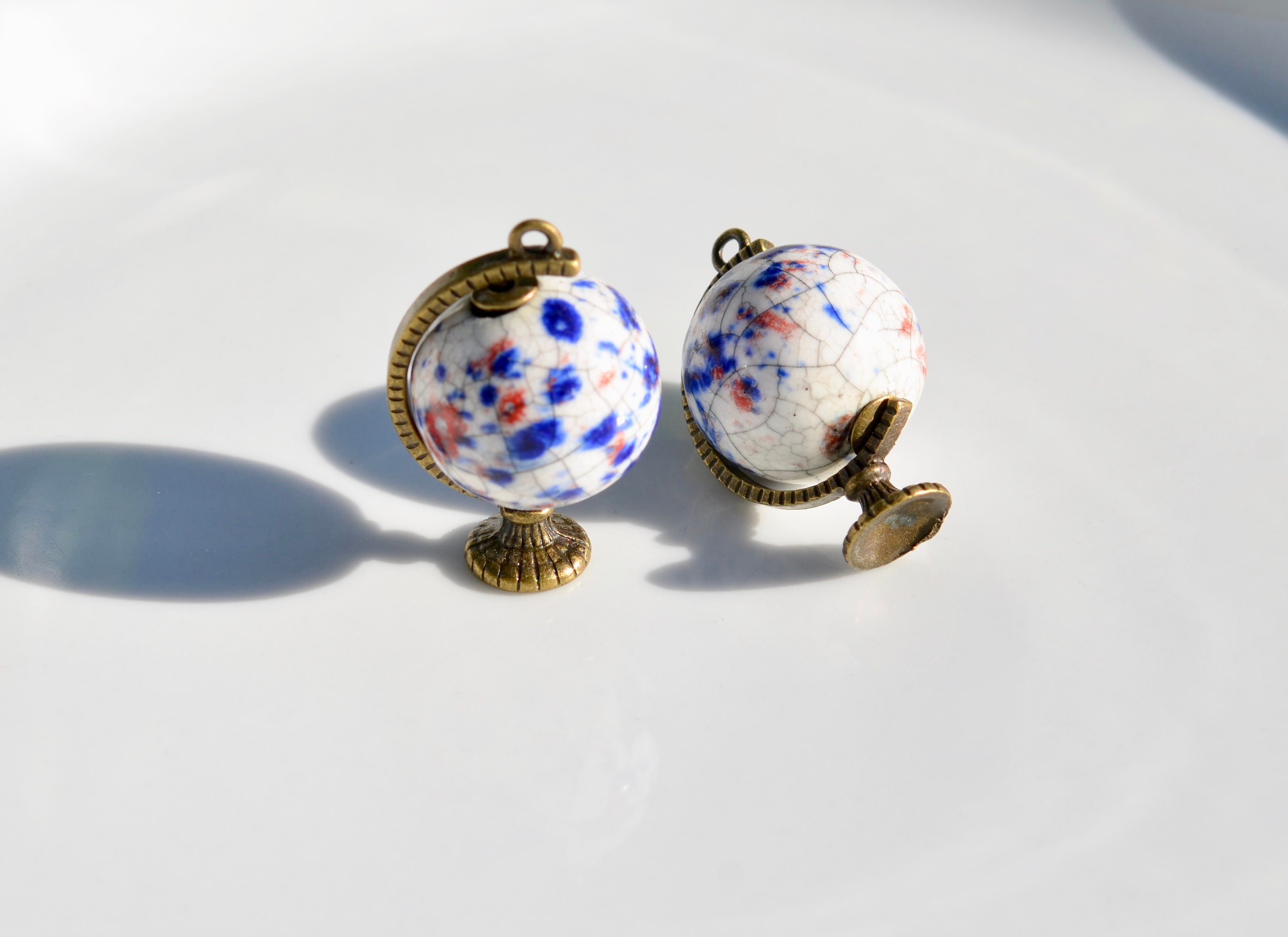 BULK 10 Ceramic Globe With Bronze Tone Base Charms BC6954 - Etsy