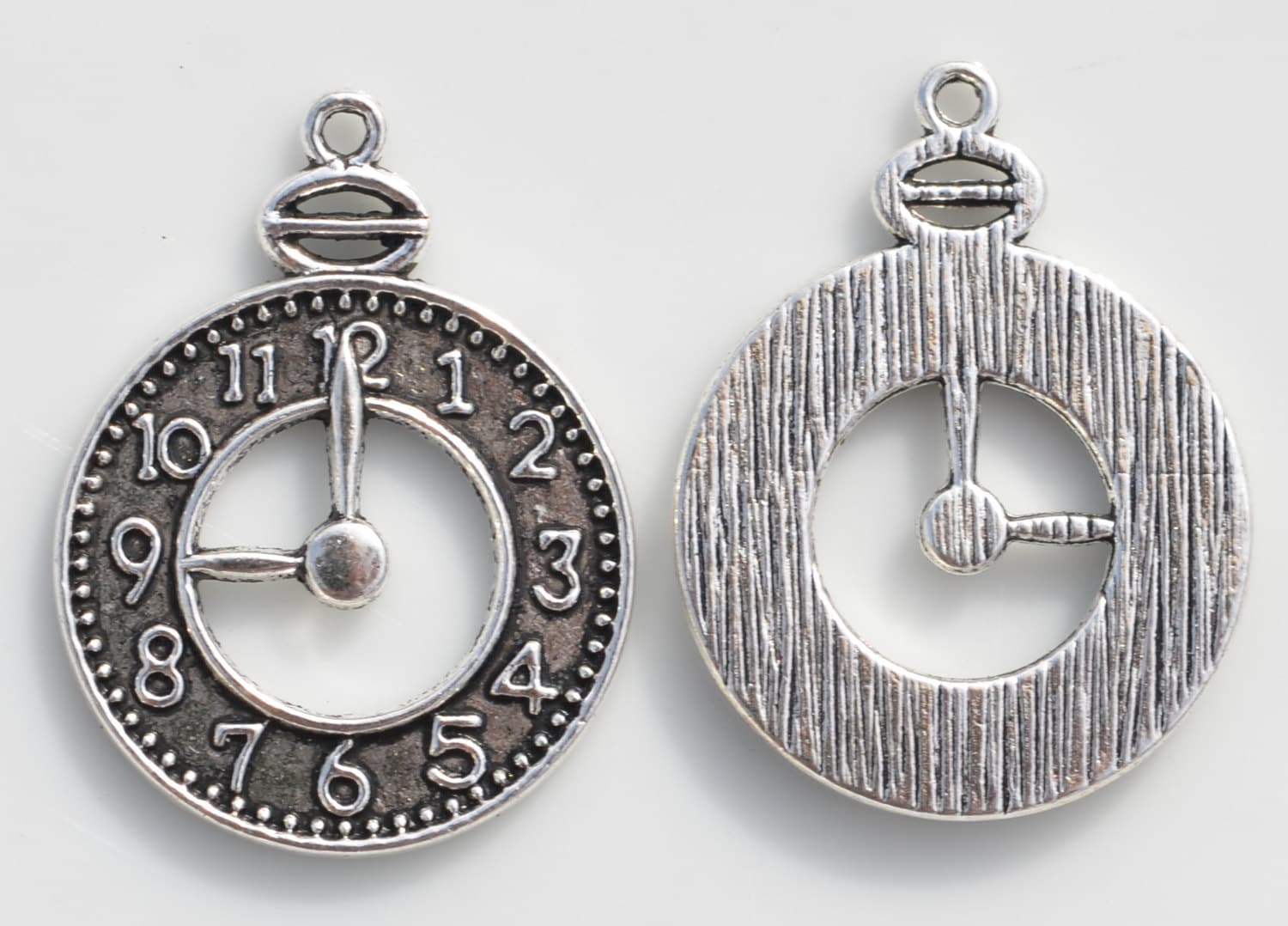 BULK 20 Clock Silver Tone Charms SC6013 - Etsy
