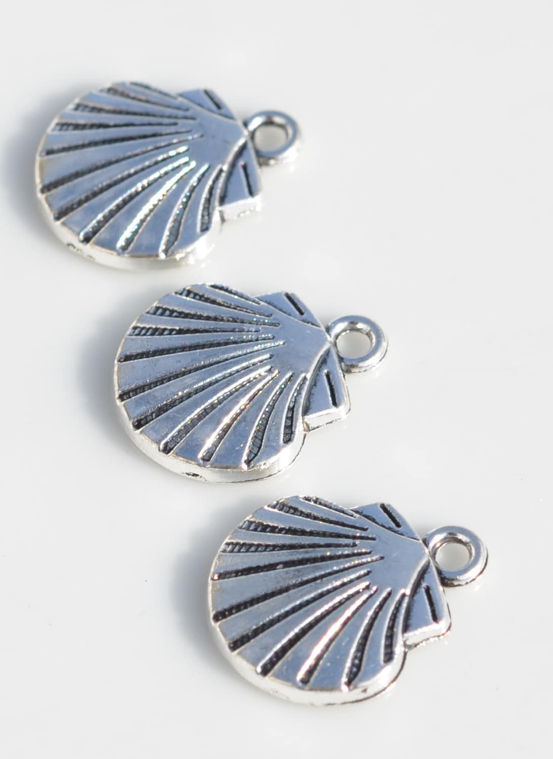 10 Seashell Silver Tone Charms SC3227 - Etsy