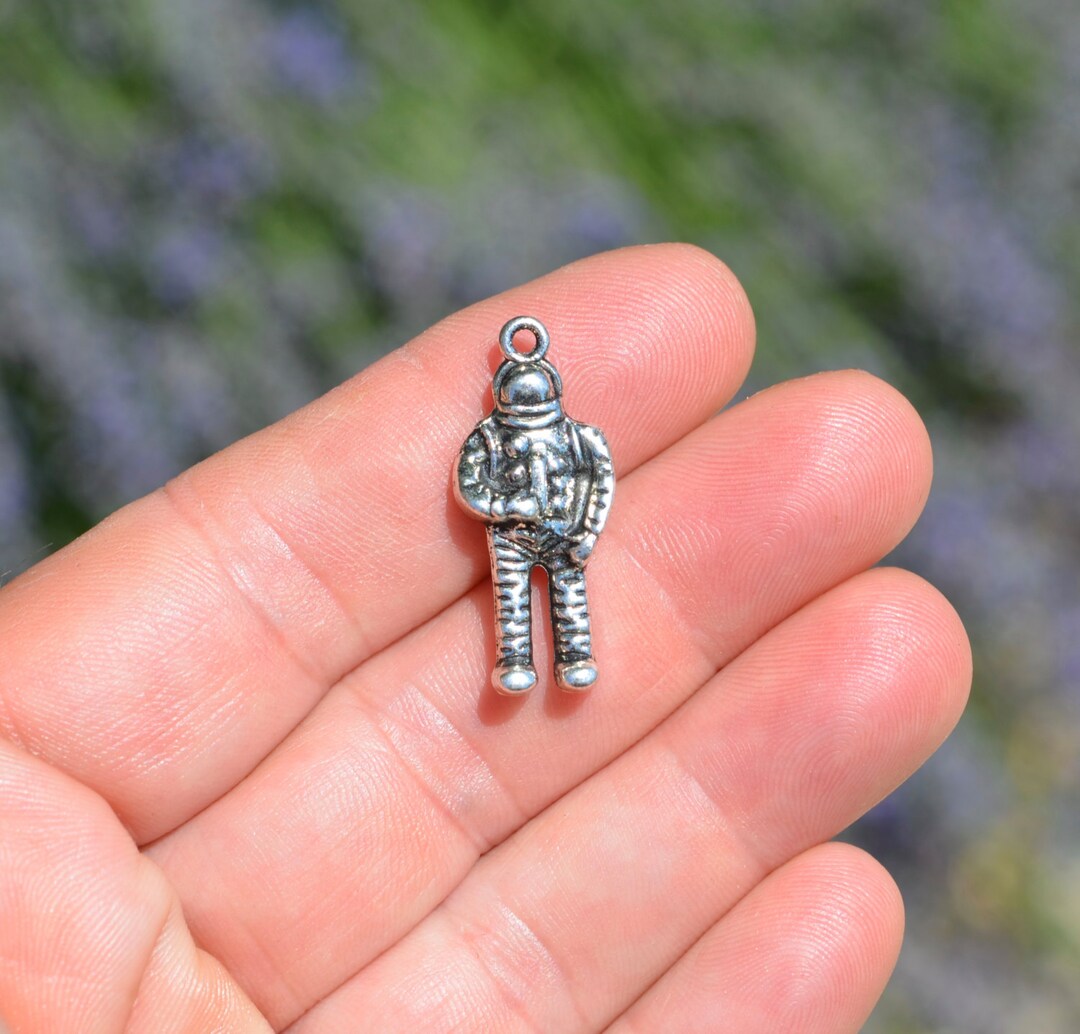 BULK 20 Astronaut Silver Tone 3D Charms SC6438 - Etsy