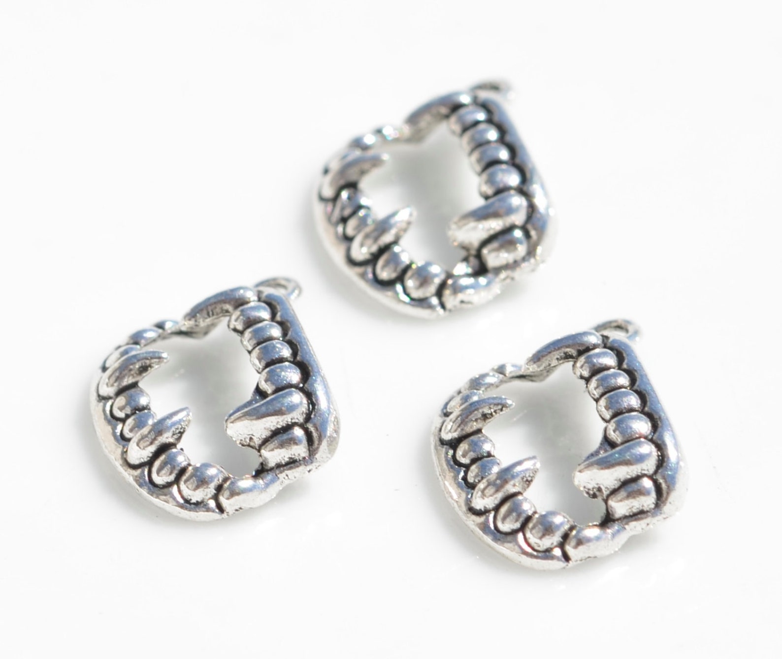 1 Vampire Teeth Silver Tone Charm SC1825 - Etsy