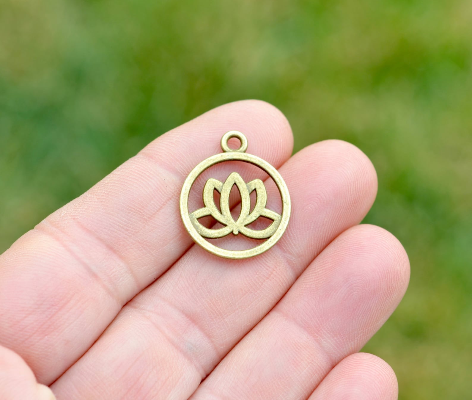 10 Lotus Flower Bronze Tone Charms BC6040 - Etsy