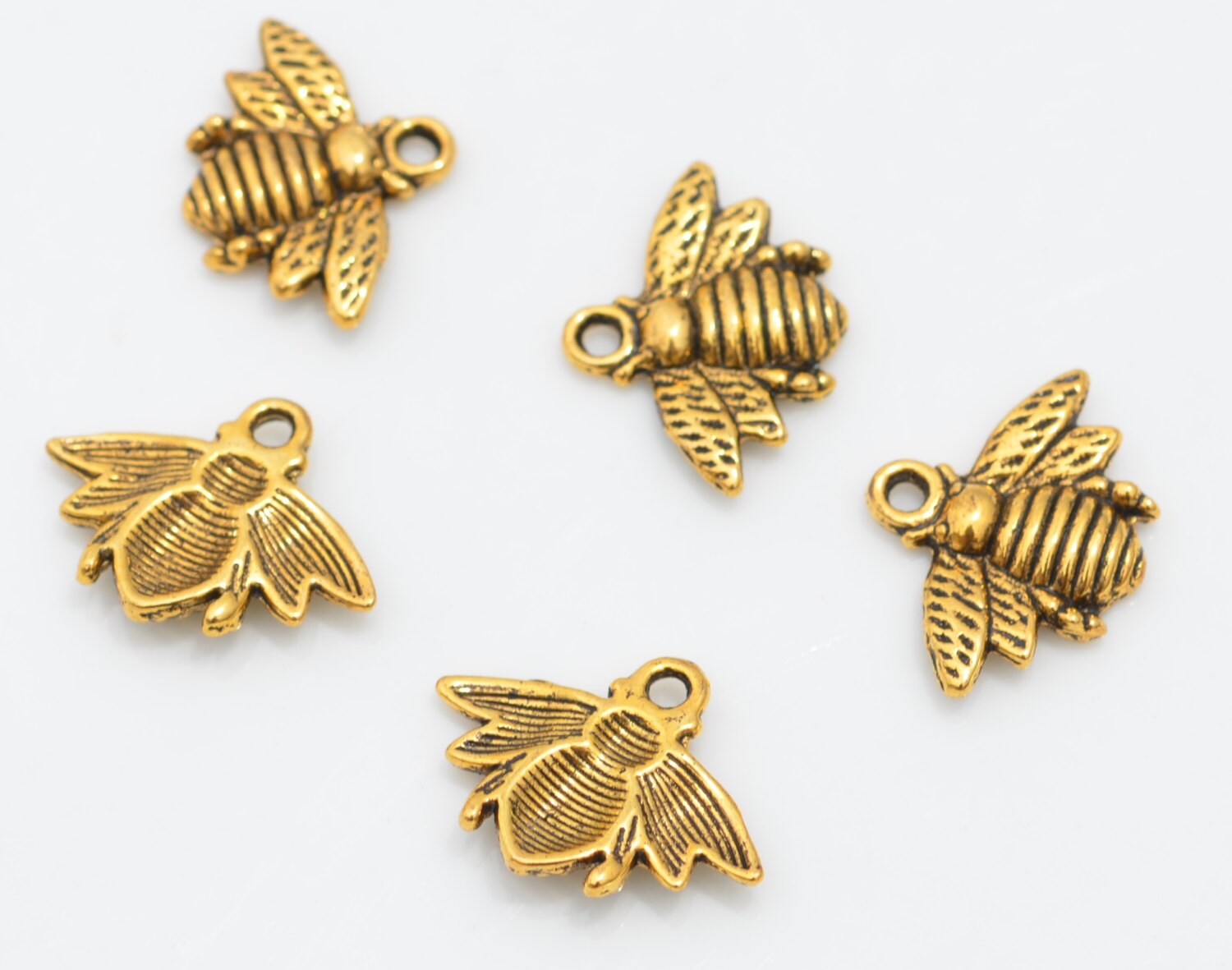 1 Gold Tone Bee Charm GC6960 - Etsy