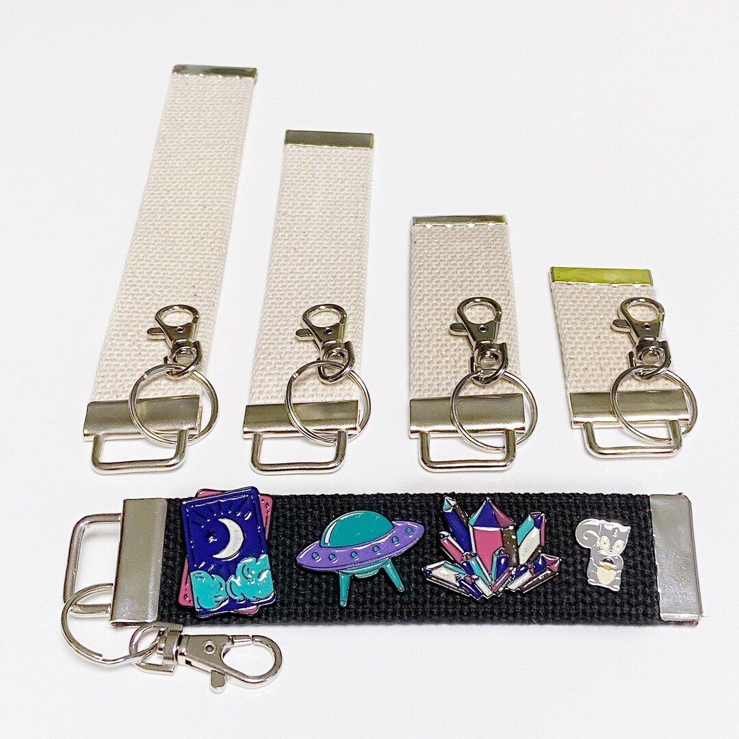 Narrow Pin Display Keychain / Natural Keychain Pin Keeper / Pin Holder ...