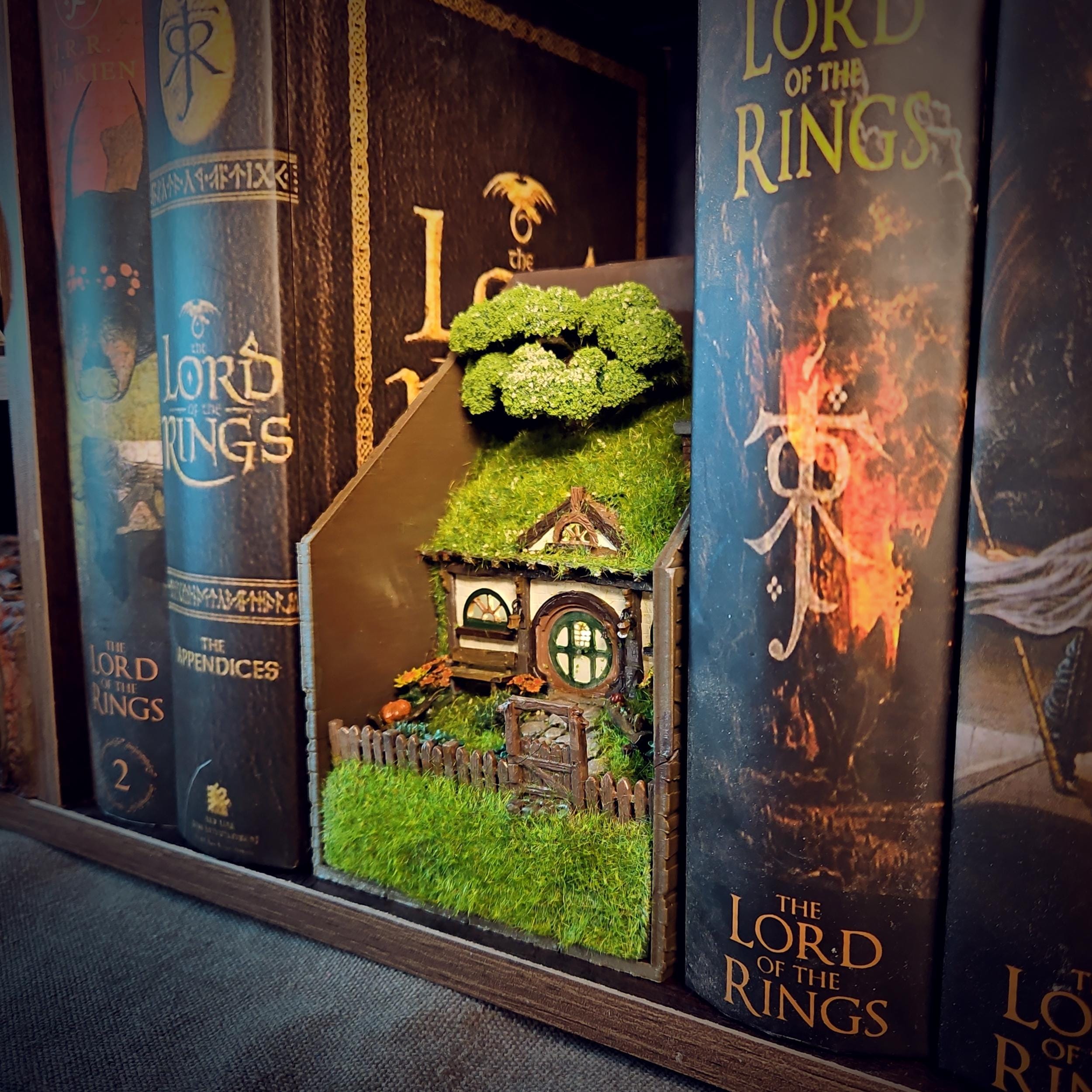 Hobbit House Book Nook With Light – Cozy Miniature Bookshelf Diorama ...