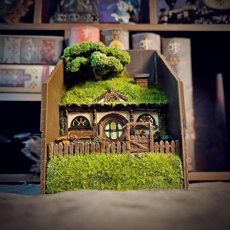 Hobbit House Book Nook With Light – Cozy Miniature Bookshelf Diorama ...