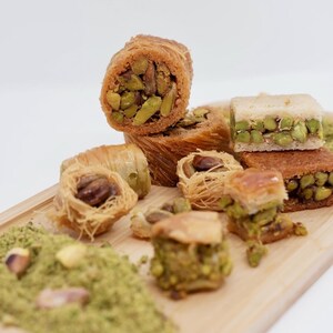Petek 1942 - Mixed Aleppo Dessert Box 680g | Super Mixed Baklava ...