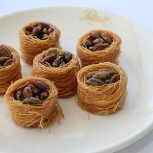 Petek 1942 - Mixed Aleppo Dessert Box 680g | Super Mixed Baklava ...