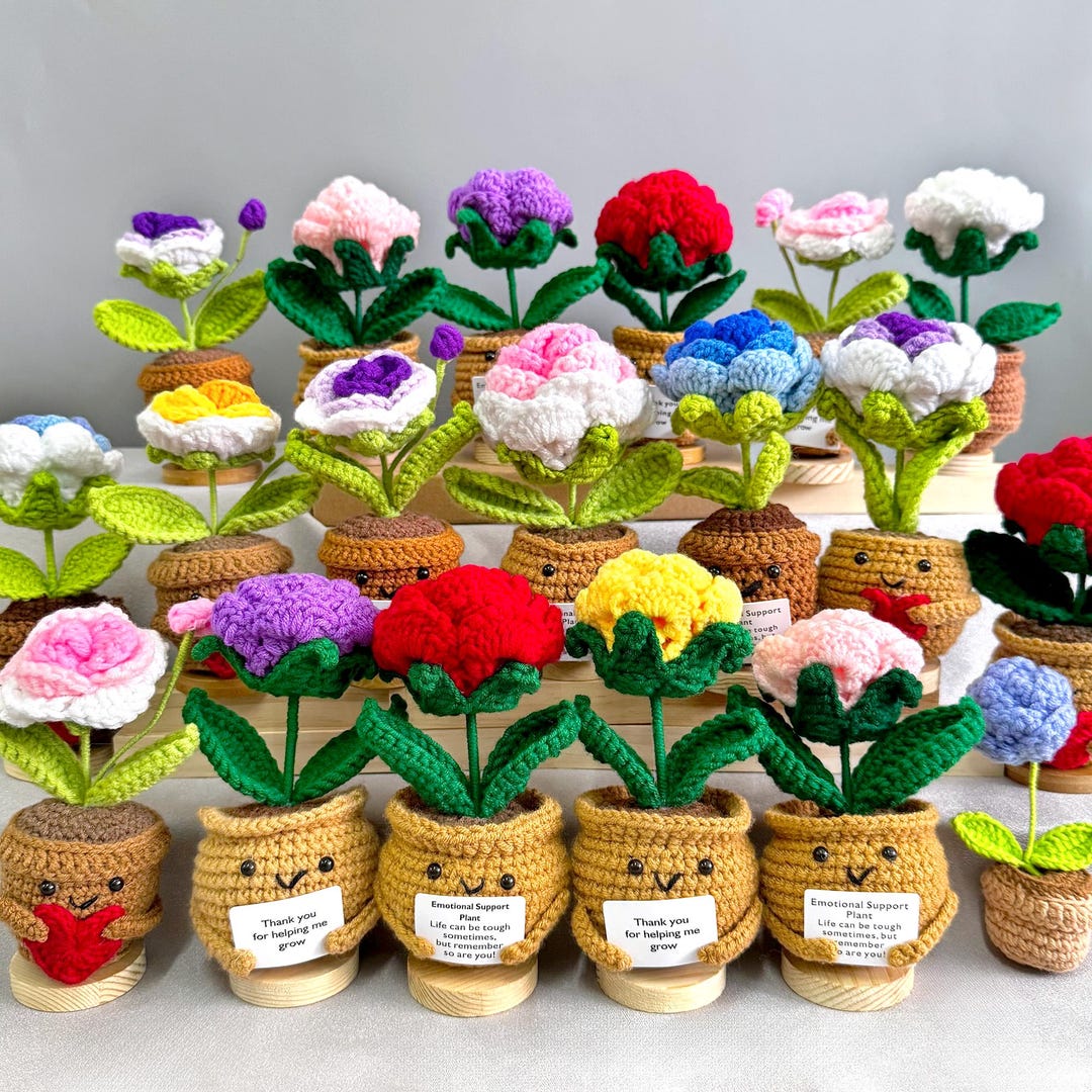 Cute Handmade Crochet Rose Flowers,hand Knitted Flower With Hugging ...