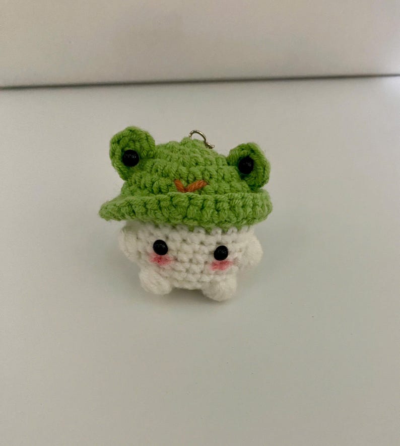 Crochet Keychain Frog, Cute Green Frog Keychain, Handmade Crochet Frog ...