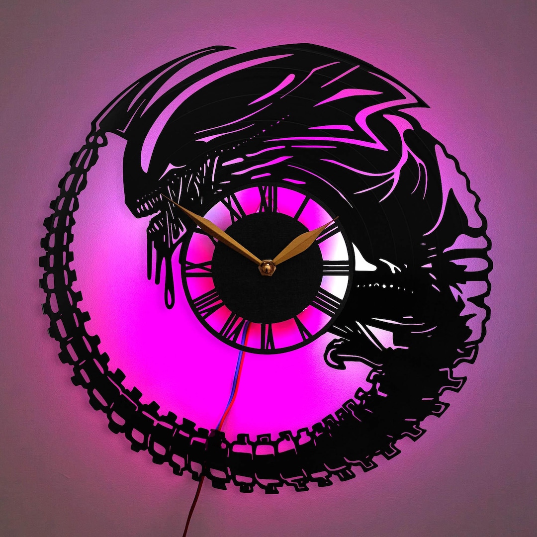 Xenomorph Clock, Alien Clock, Alien Gift, Xenomorph Gift - Etsy