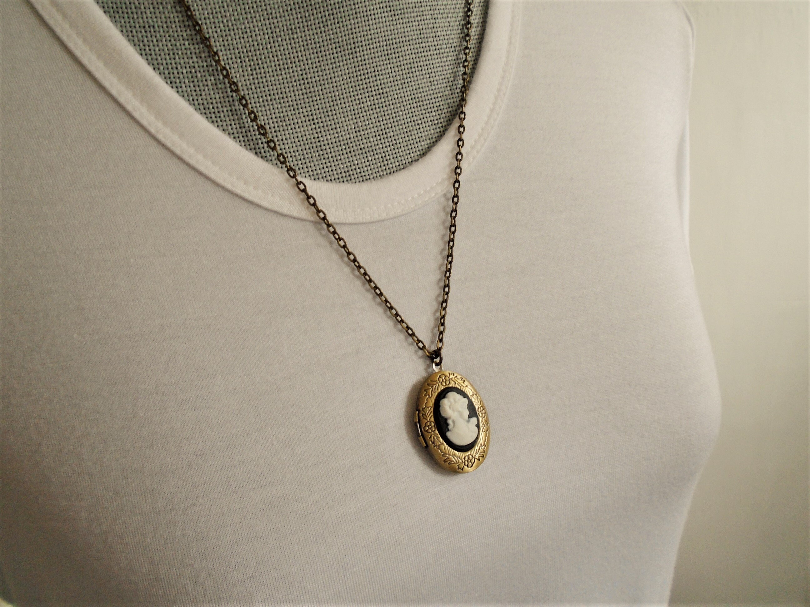 Cameo Locket Black and White Silhouette Lady Cameo Necklace Jewelry ...