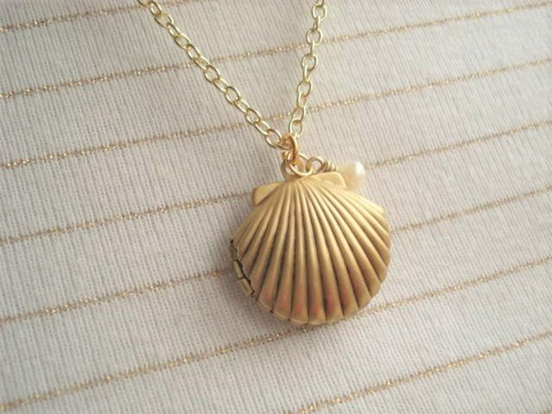 Seashell Locket Necklace Gold Scalloped Necklace Locket Beach - Etsy