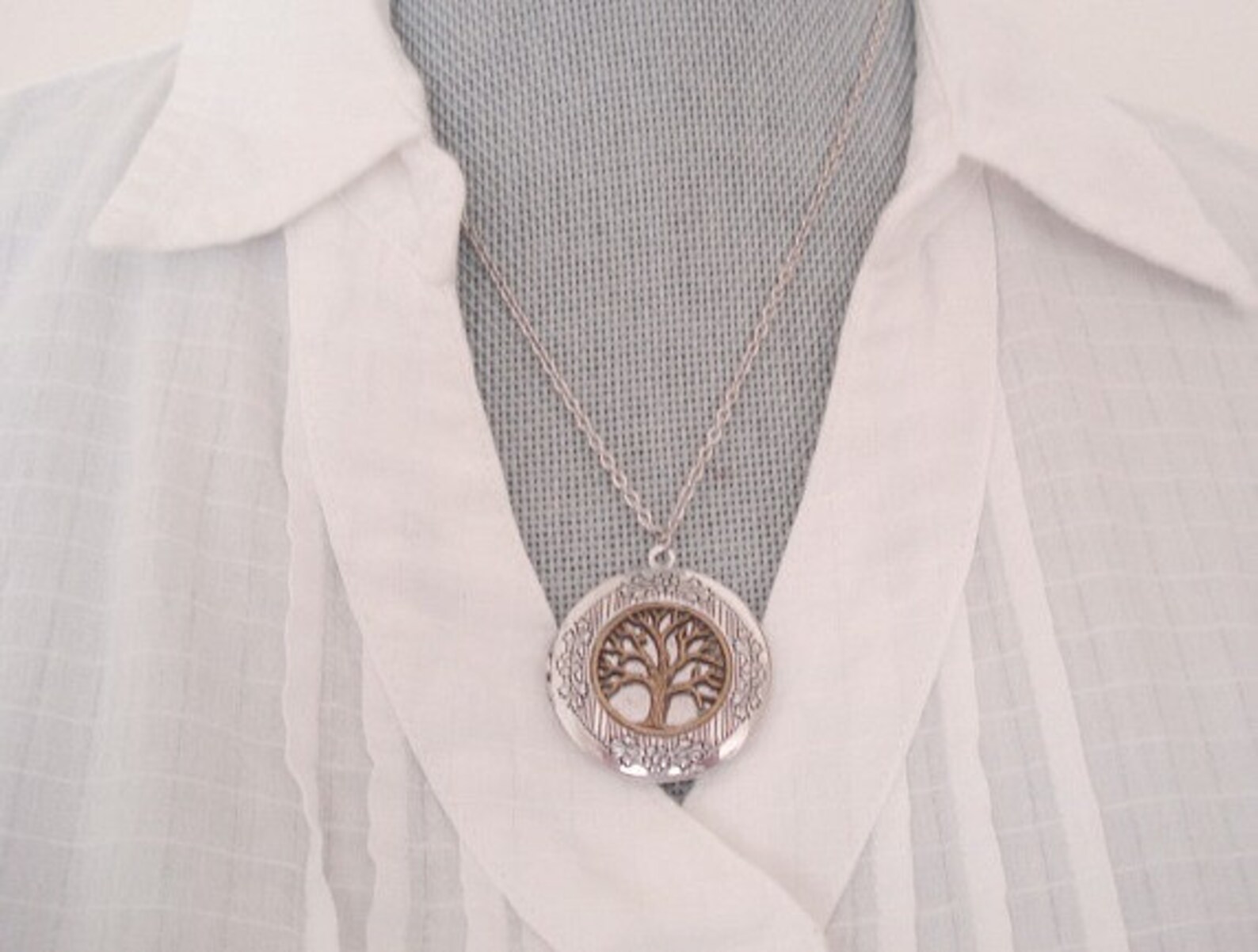 Tree Locket Necklace With Tree in Center Round Silver Locket - Etsy