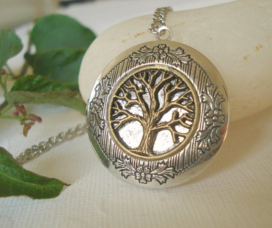 Tree Locket Necklace With Tree in Center Round Silver Locket - Etsy